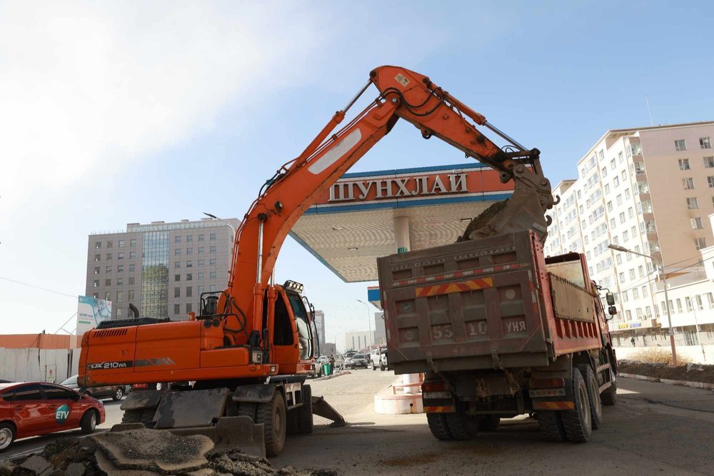 “Шунхлай” шатахуун түгээх станцын барилгыг буулгаж газрыг чөлөөлж эхэллээ